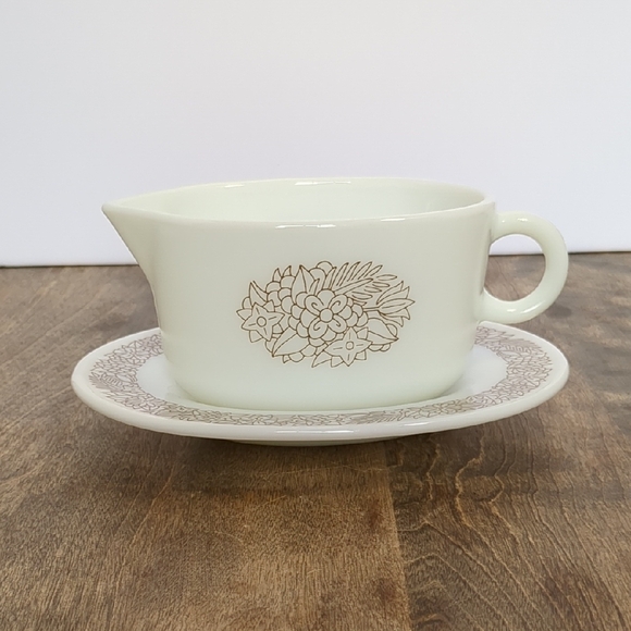 Pyrex | Dining | Vintage Pyrex Woodland Gravy Boat 2 Piece Set 77 U And ...